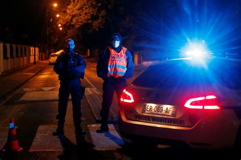 Professeur Décapité Dans Les Yvelines Charlie Hebbo Entre Horreur