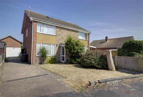 Fir Tree Road Hayling Island Hampshire 3 Bed Semi Detached House £