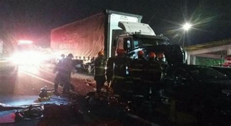 Engavetamento Na Dutra Em Guarulhos Envolve 13 Veículos E Deixa 6