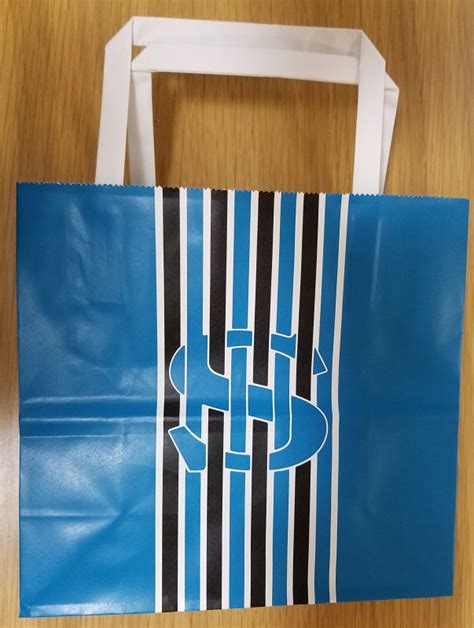 おいしいチーズケーキ 資生堂パーラー 夏のチーズケーキ（レモン）期間限定です。 おとなりおん～オトナ女子から何になるんだ？