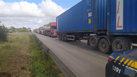 Rodovias Entre Curitiba E Litoral Apresentam Quase 30 Km De Filas