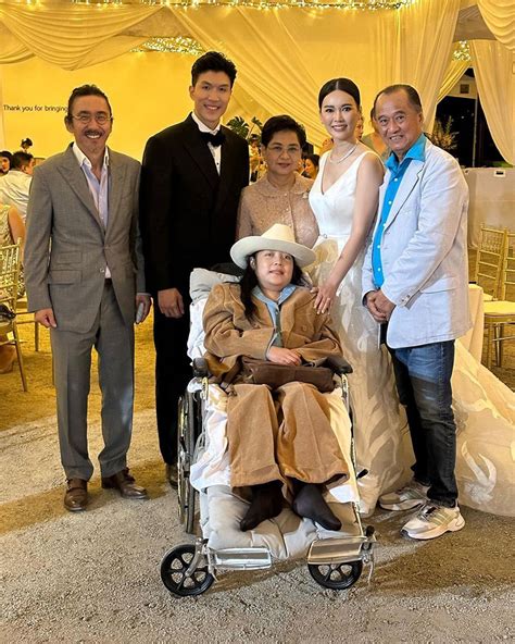 ภาพอบอุ่นหัวใจ คุณหญิงแมงมุม แต่งตัวสวยร่วมงานแต่งงาน เจ้าสาวซึ้งกลั้น