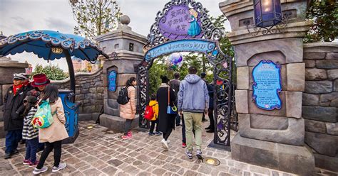 The Alice In Wonderland Maze