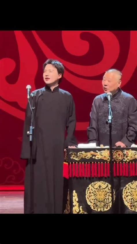 德云社跨年场，郭德纲郭麒麟父子同台，相逢一吻立破不和传言德云社郭德纲郭麒麟新浪新闻