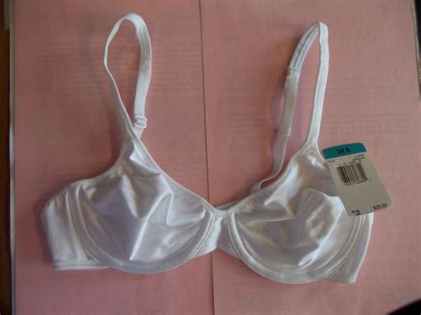 Vanity Fair Bra Satin Seamless Unpadded Underwire Style 75122 New With