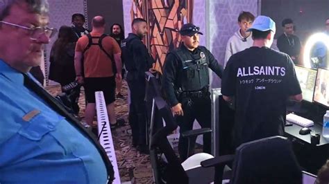 Fortnite Pro Kicked Out Of Dreamhack Dallas By Police After Sneaking