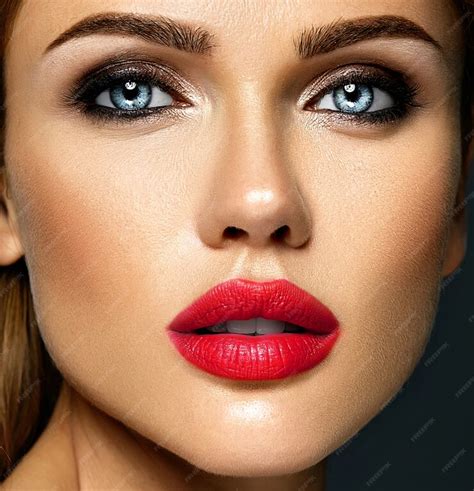 Free Photo Sensual Glamour Portrait Of Beautiful Woman Model Lady