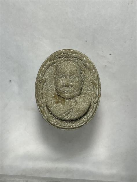 พระผงรูปเหมือน เลื่อนสมณศักดิ์ หลวงพ่อตัด วัดชายนา ปี2548 Ennxo