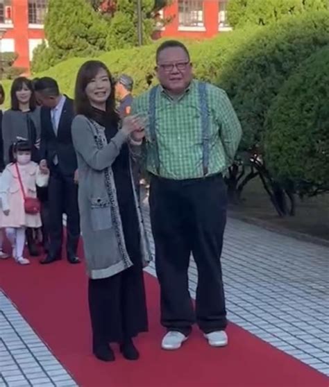 萬老師當選立委走紅毯 麻辣鮮師黃主任驚喜現身相陪 政治 中時