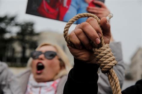 Procès Fictifs Pendaisons Publiques Révolution Inédite Que Se Passe