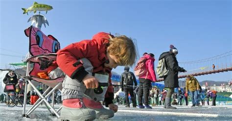 얼음낚시 할까 엘사와 놀까이한치한 얼음왕국의 유혹