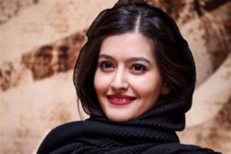 خبرآنلاین عکس سلفی خندان بازیگر معروف زن سریال پوست شیر در کنار