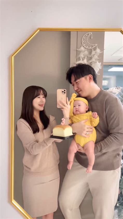 ෆ⃛ 하연이네 다섯가족 이야기 ෆ⃛ 공동육아를 꿈꾸었으나 아기셋이 되어버린 우리집😌 하연이 잘때만 기다리다 나타나는 두리와 있던지 말던지 자기부터 만져주라고 안겨오는