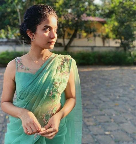 Pin By Harika Karanam On Blouse Net Saree Blouse Designs Saree Saree Blouse Designs Latest