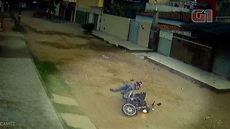 Vídeo Mostra Momento Em Que Pm Reage A Assalto Em Natal Um Morre E