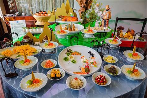 用美食展现西湖美景，专业大厨同台竞技，杭州楼外楼搭起厨艺大擂台！美食美味频道东方养生