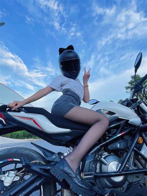 雨泪 On Twitter 原来这样拍会很酷😎 太爱了 骑士 机车 美女 美腿 少妇 浙江 杭州