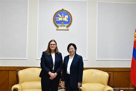 Нийгмийн бодлогын байнгын хорооны дарга Л Энхнасан Азийн хөгжлийн банкны суурин төлөөлөгч Шэннон