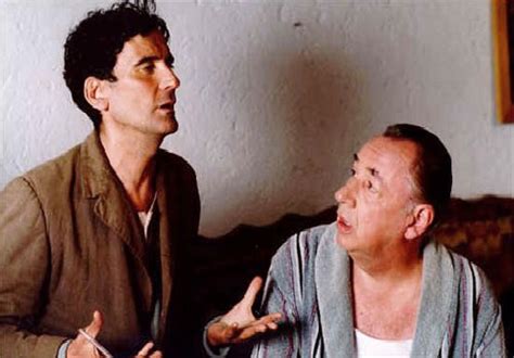 El cartero y Pablo Neruda Una guia para el espectador crítico