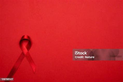 Simbol Infeksi Simbol Pita Merah Di Hari Dunia Hiv Dengan Latar