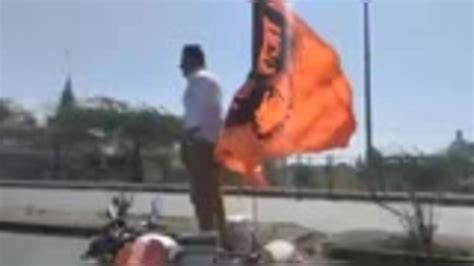 Maharashtra Dangerous Bike Stunts By Man On Mumbai Agra Highway In