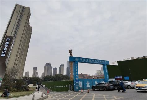 写字楼一分为二，光谷一综合体还建房住宅写字楼全有，堪称大杂烩 知乎