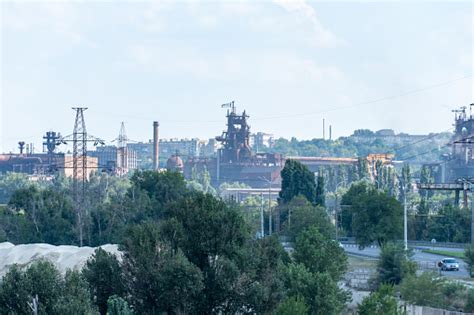 금속 제련 생산을위한 산업 공장의 전망 도시에 야금 공장 가로수에 대한 스톡 사진 및 기타 이미지 가로수 갈색 강철 Istock