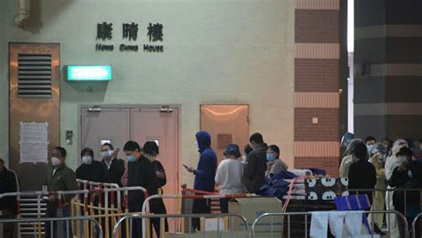 疫情消息九龍城啟晴邨康晴樓強檢現233宗初陽個案 45人違強檢令