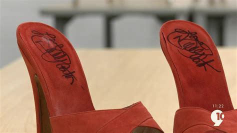 Dolly Parton Donates Shoes To East Jordan Shoe Club 9and10 News