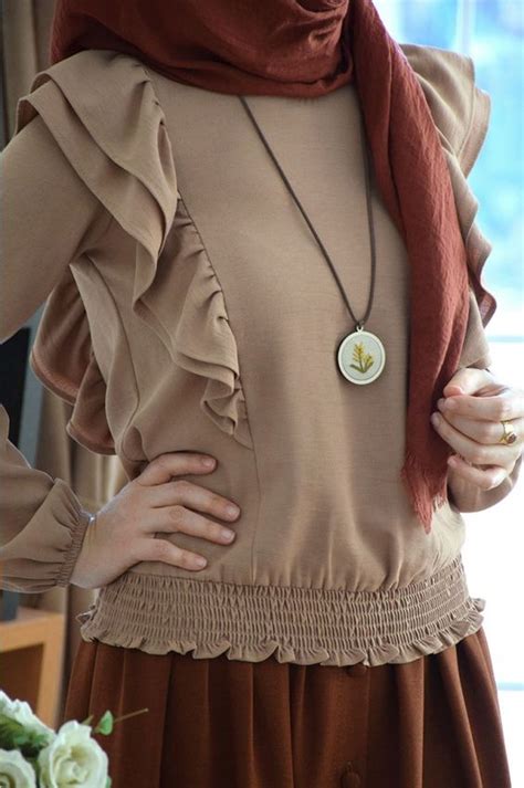 تنسيق اللون البني في الملابس للمحجبات