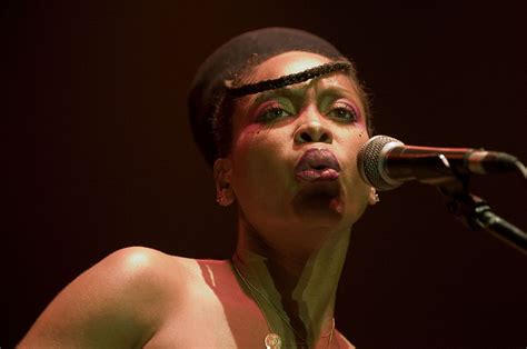 Erykah Badus Quarantine Concerts Offer Business Lesson For Artists In