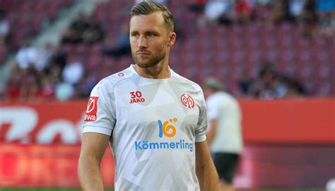 Der Konkurrent Von Nati Verteidiger Silvan Widmer Fällt Monatelang Aus