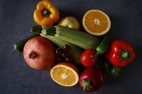 제철 신선한 과일과 채소 오렌지 토마토 석류 붉은 무 붉은 노란 피망 배 호박 0명에 대한 스톡 사진 및 기타 이미지 0명
