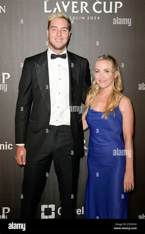 Jan Lennard Struff Mit Ehefrau Madeleine Struff Bei Der Eröffnung Des