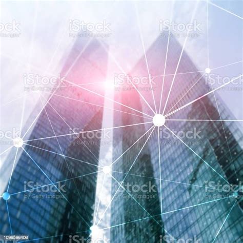 흐리게 마천루 배경에 Blockchain 네트워크입니다 금융 기술 및 통신 개념입니다 0명에 대한 스톡 사진 및 기타 이미지 0명 글로벌 비즈니스 금융 Istock