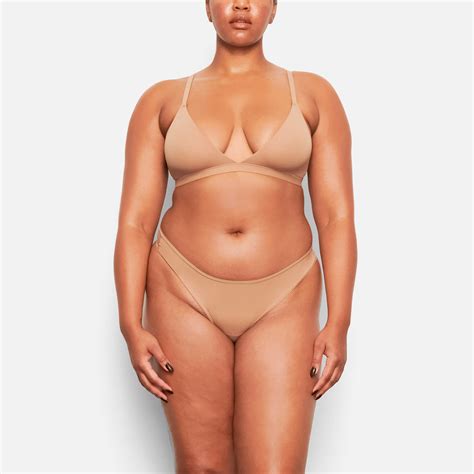 Fits Everybody Triangle Bralette Sienna Skims