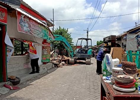 Bangunan Di Sempadan Sungai Code Dibongkar Paksa