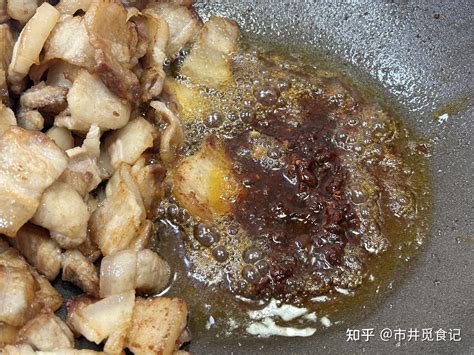 四川回锅肉的正宗做法，记住3个关键步骤，香浓不腻，太费米饭了 知乎
