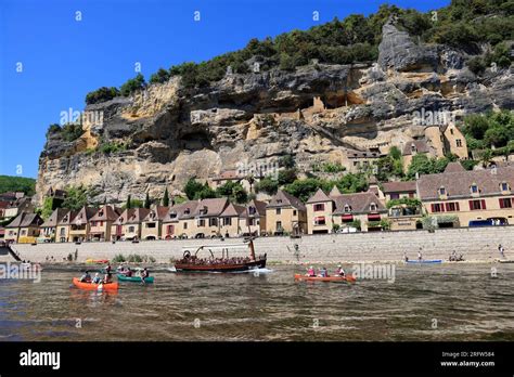Promenade Sur La Dordogne à La Roque Gageac En Périgord Classé Parmi