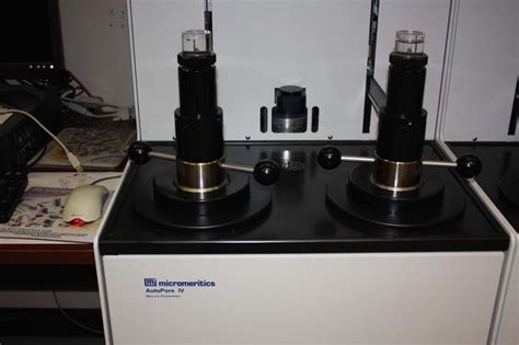 Automated Mercury Porosimeter Integrated Core Characterization Center