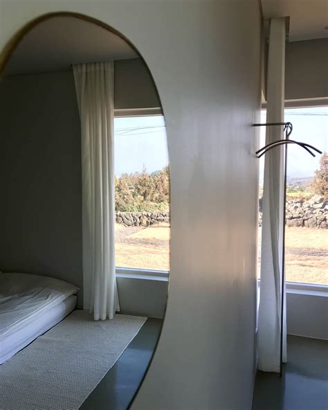 스테이어라이브 청소하다 말고 29 객실에서 거울놀이🪞 오늘은 또 어떤분들을 비춰줄런지😄 스테이어라이브 객실 거울샷 감성숙소 감성