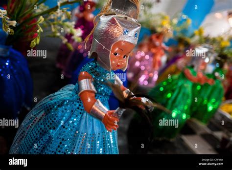 Prozession von puppen Fotos und Bildmaterial in hoher Auflösung Alamy