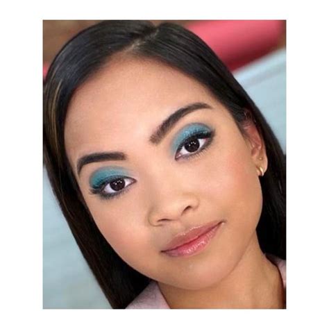 How To Do Sixties Eye Makeup