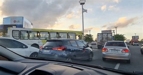 Un Micro Chocó Con Tres Autos En La Panamericana Y Hay 7 Km De Cola