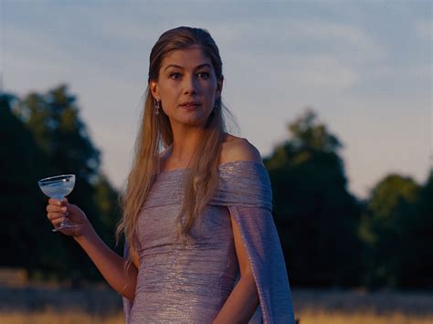 Rosamund Pike Had A Smashed Up Face After Skiing Accident