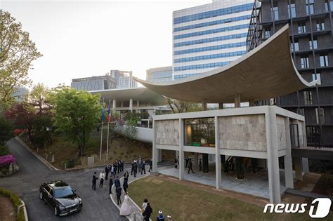 5년만에 모습 드러낸 주한 프랑스 대사관