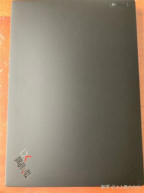 如何评价 Thinkpad 刚刚发布的非触摸版碳纤维编织纹理 X1 Nano