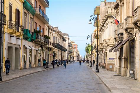 italia reggio di calabria 11 de mayo de 2018 calle turística peatonal
