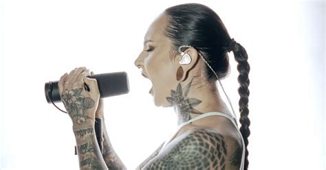 Jinjer Showcase Tatiana Shmayluks Vocal Mastery On “duél” Insane Blog