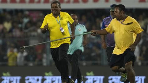Ind Vs Sa 2nd T20i Snake And Floodlight Failure Stop Play In